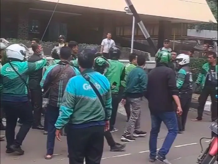 Begini Kronologi Keributan Antara Sekuriti dan Ojol di Kuningan ...