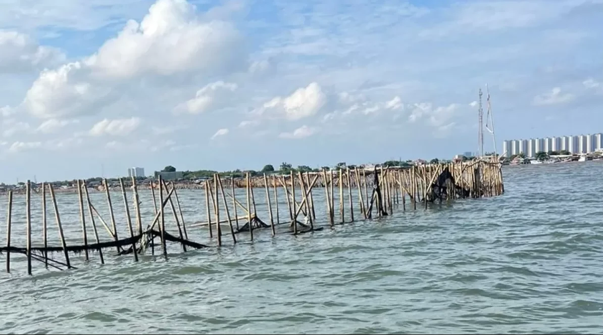 VIRAL Pagar Misterius Sepanjang 30 Km di Laut Tangerang, Milik Siapa? - Terbaru.News
